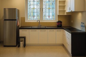 Quarto Deluxe | Cozinha privada | Uma chaleira elétrica