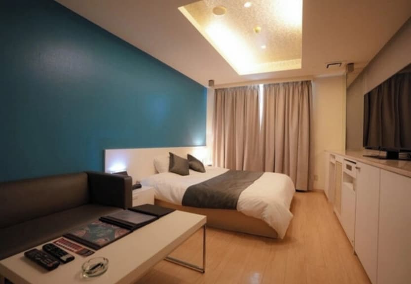 Smokingroom Type Selected At Random King Bed Free Breakfast And Free Parking / Toyonaka ōSaka - Ikeda