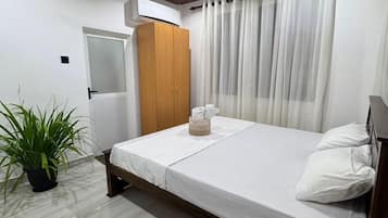 Quarto casal clássico | Escrivaninha, espaço de trabalho para notebook