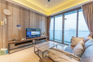 Apartamento luxo, 2 quartos, sacada | Sala de jantar