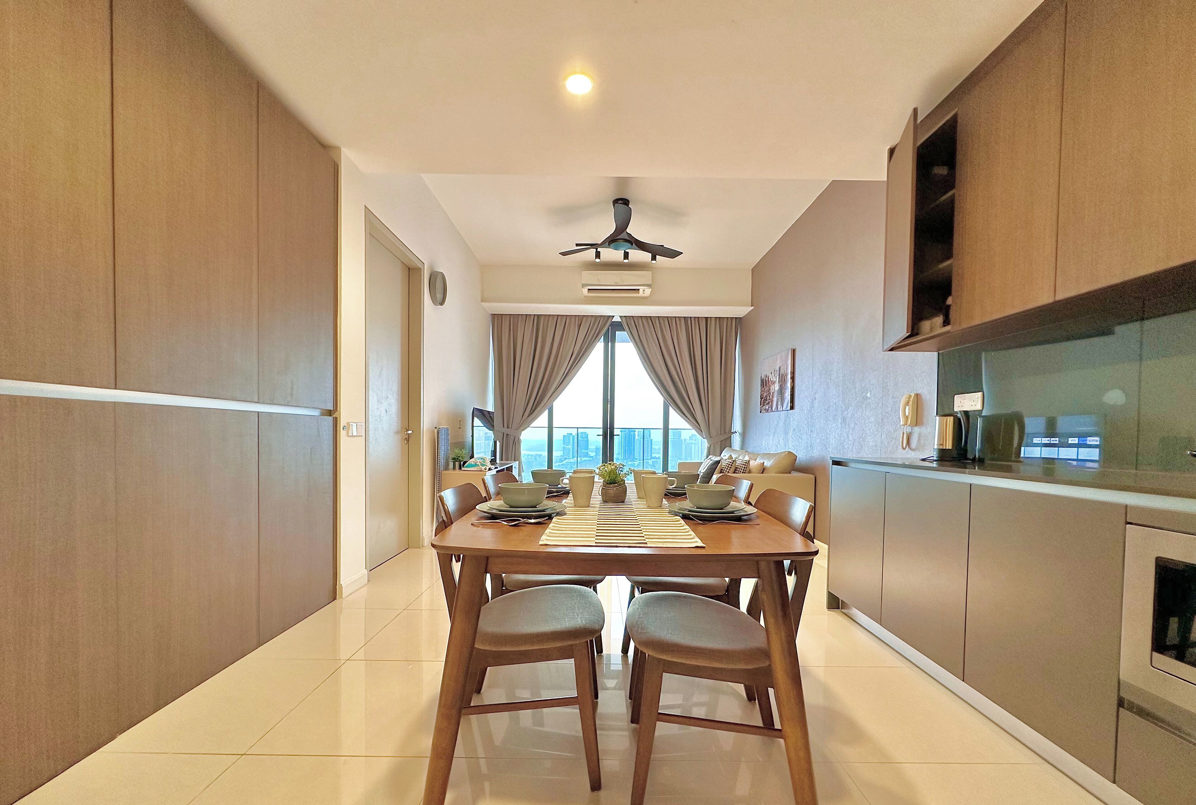 Apartamento, 1 quarto, varanda | Cozinha privada | Um frigorífico, um micro-ondas, uma placa de cozinha 