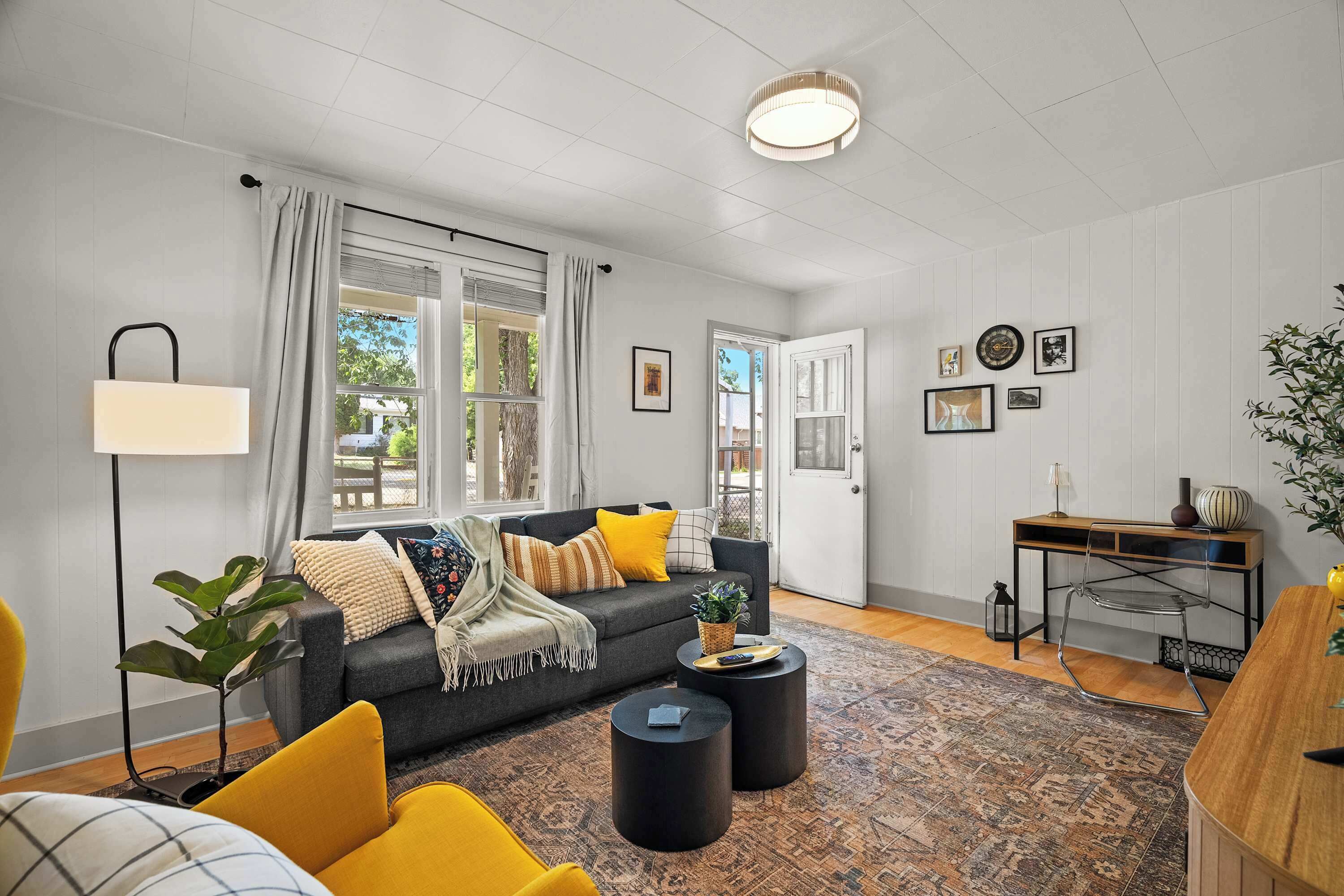 The Canary 2br Gem In Downtown Drumheller - Drumheller