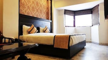 Quarto casal luxo | Escrivaninha, Wi-Fi de cortesia