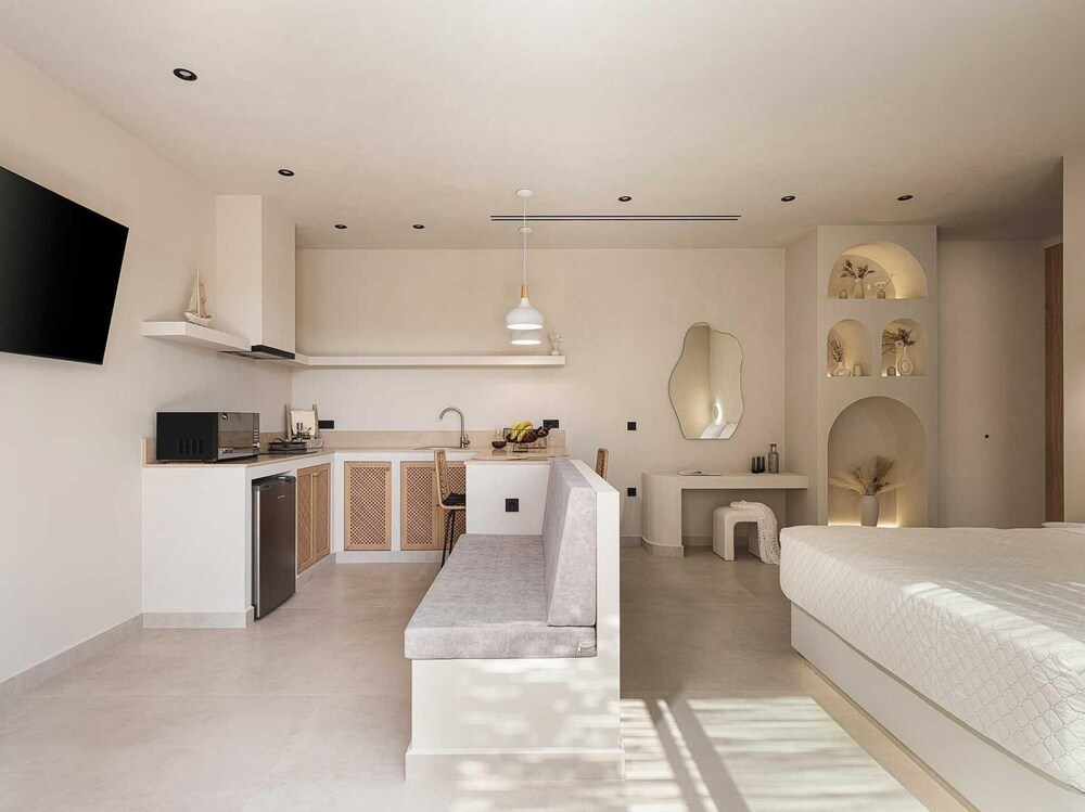 Lux Suite with Jacuzzi Near Beach Reviews, Deals & Photos 2026 - Vrbo