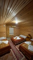 Quarto casal standard, 1 cama de casal, vista para o jardim | Wi-Fi de cortesia, roupa de cama