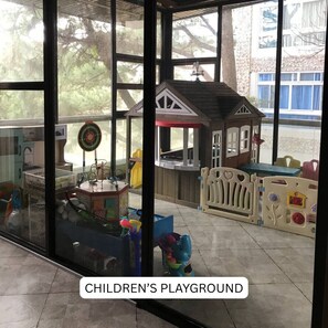 Condo, 1 quarto, vista para a cidade | Área infantil