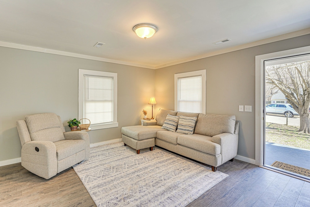 Close To Shops, Eats & Hospital: Roxboro Retreat - Mayo Lake, NC