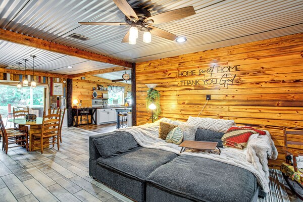 Private Pond & Large Yard: Unique Cabin In Norway! - South Carolina