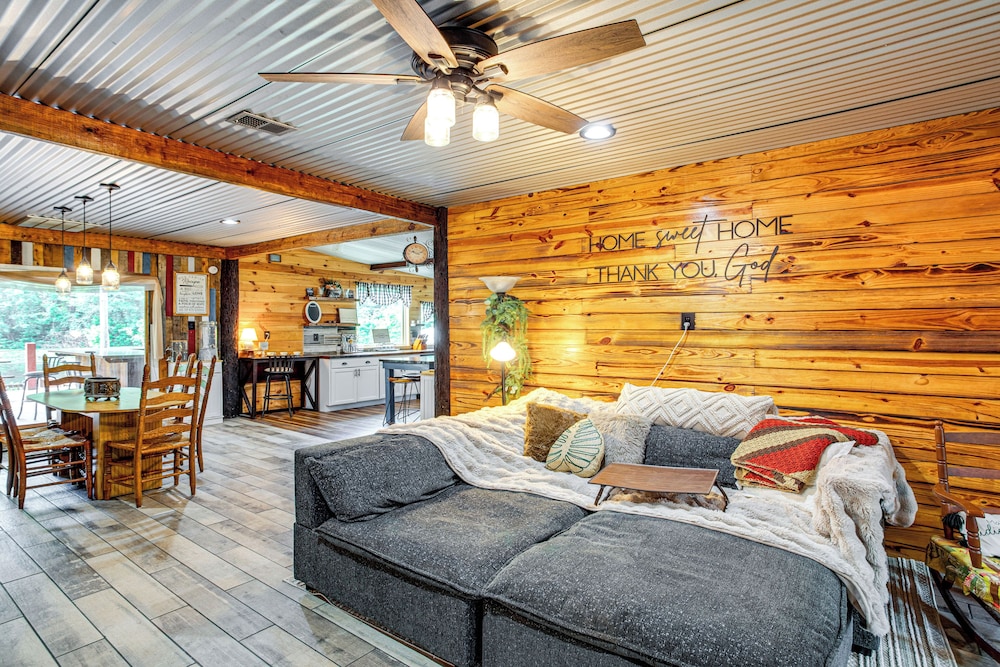 Private Pond & Large Yard: Unique Cabin In Norway! - North, SC