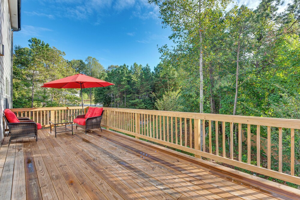 11 Mi To Dtwn: Luxe Atlanta Retreat W/ Deck & Yard - Atlanta, GA