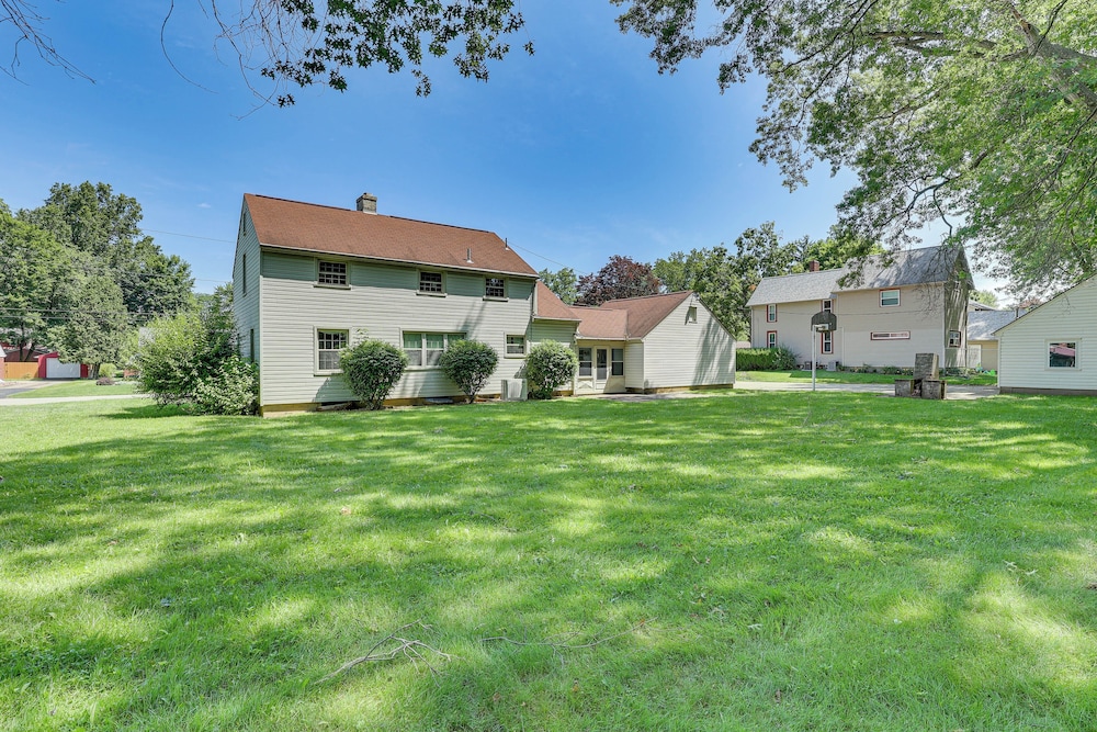 1 Mi To Dtwn Salem: Apt W/ Garage Access! - 리스본