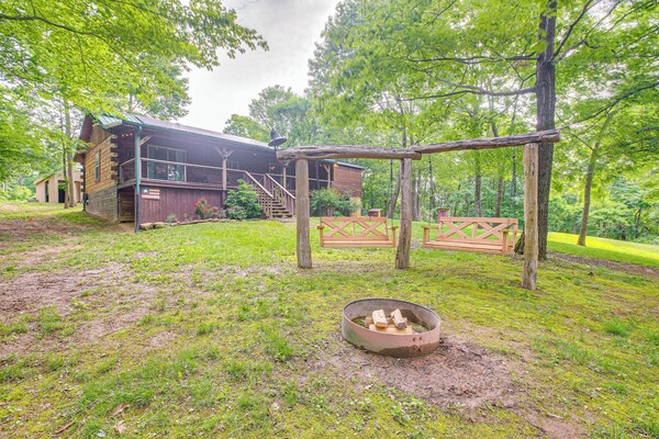 Pond & Fire Pit: Charming Log Cabin Near Blue Rock - Perry State Forest, Somerset