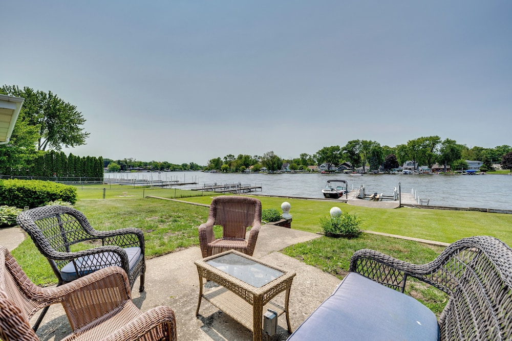 Riverfront Retreat W/ Dock & Kayaks In Mchenry - Illinois