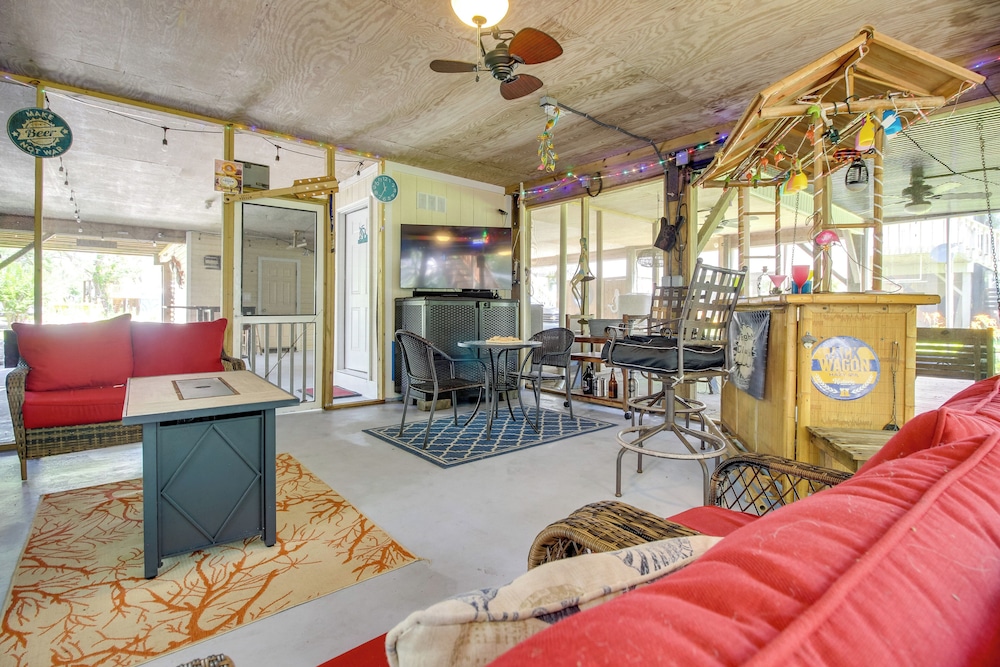 Walk To North Topsail Shores: Beach House W/ Gear! - North Topsail Beach, NC