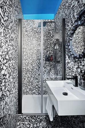 Studio 21 | Casa de banho | Artigos de higiene ecológicos, um secador de cabelo, toalhas fornecidas 
