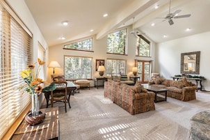 Casa, 5 quartos | Sala de estar | Smart TV 