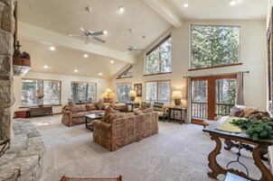 Casa, 5 quartos | Área de estar | Smart TV