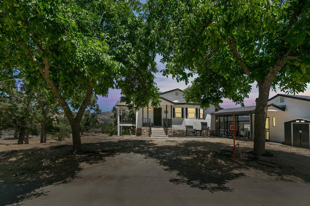 Desert Mountain Escape With Private Hot Tub 5 Bedroom Home - Tehachapi, CA