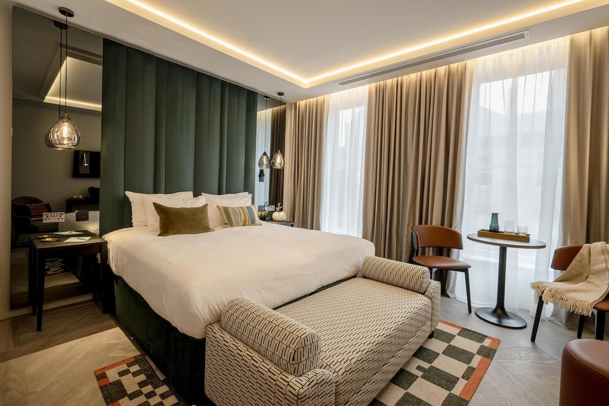 Quarto Familiar | Roupa hipoalergénica, cofre com capacidade para portátil