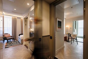 Roupa hipoalergénica, cofre com capacidade para portátil 