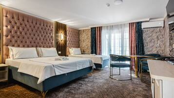 Suite-Estúdio Familiar, varanda | Roupa de alta qualidade, minibar, secretária