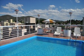 Piscina exterior sazonal
