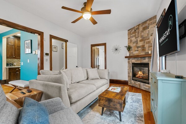 Lyndale Pleasant Getaway - Minneapolis, MN