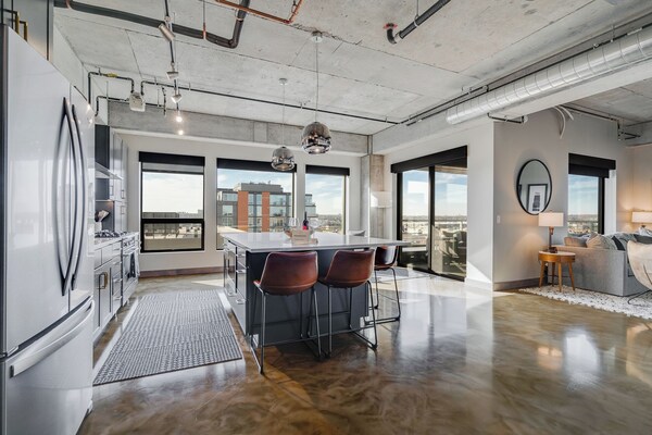 Sable 701 - Luxury Two Story Loft - Brooklyn Park, MN