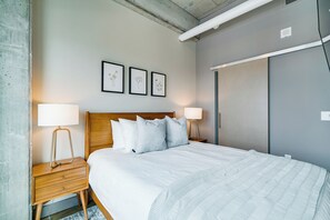 Apartamento (0 Bedroom) | Secretária adequada para computadores portáteis 