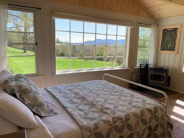 Berkshire Mountain Cottage - Spectacular Views Of Mount Greylock - Bennington, VT