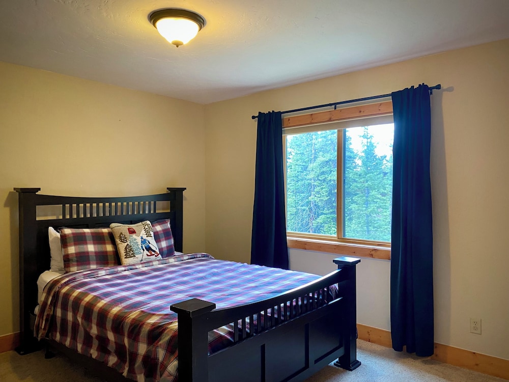 New Rental! Pet Friendly Cabin, 24 miles to Breck - Golden Nugget ...