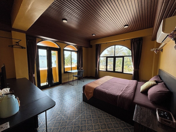 Phoenix Room - Pathio District