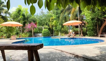 2 piscinas exteriores, da(s) 9:00 à(s) 22:00, toldos gratuitos