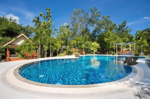 2 piscinas exteriores, da(s) 9:00 à(s) 22:00, toldos gratuitos