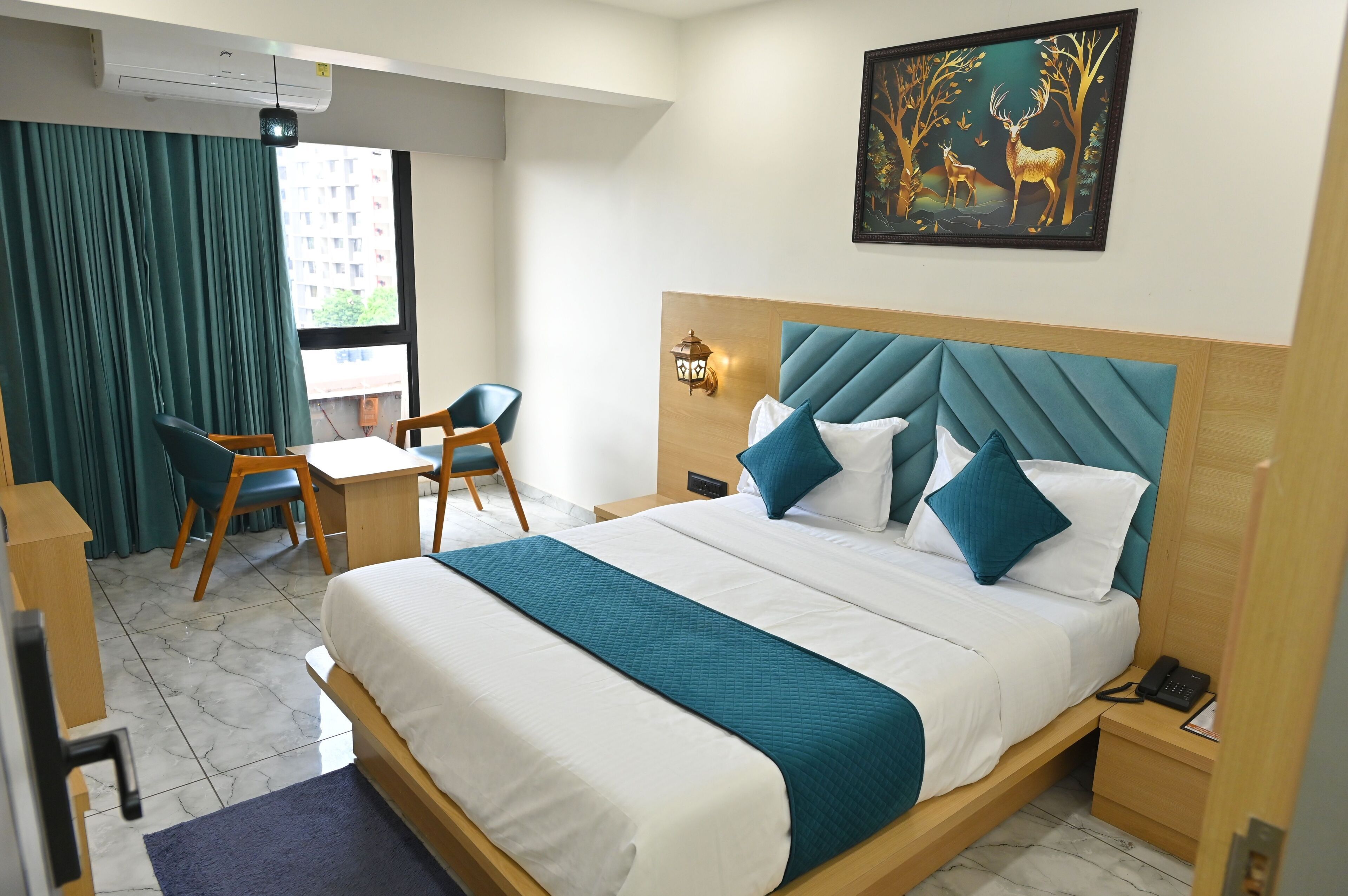 Quarto superior | Quartos à prova de som, Wi-Fi de cortesia, roupa de cama