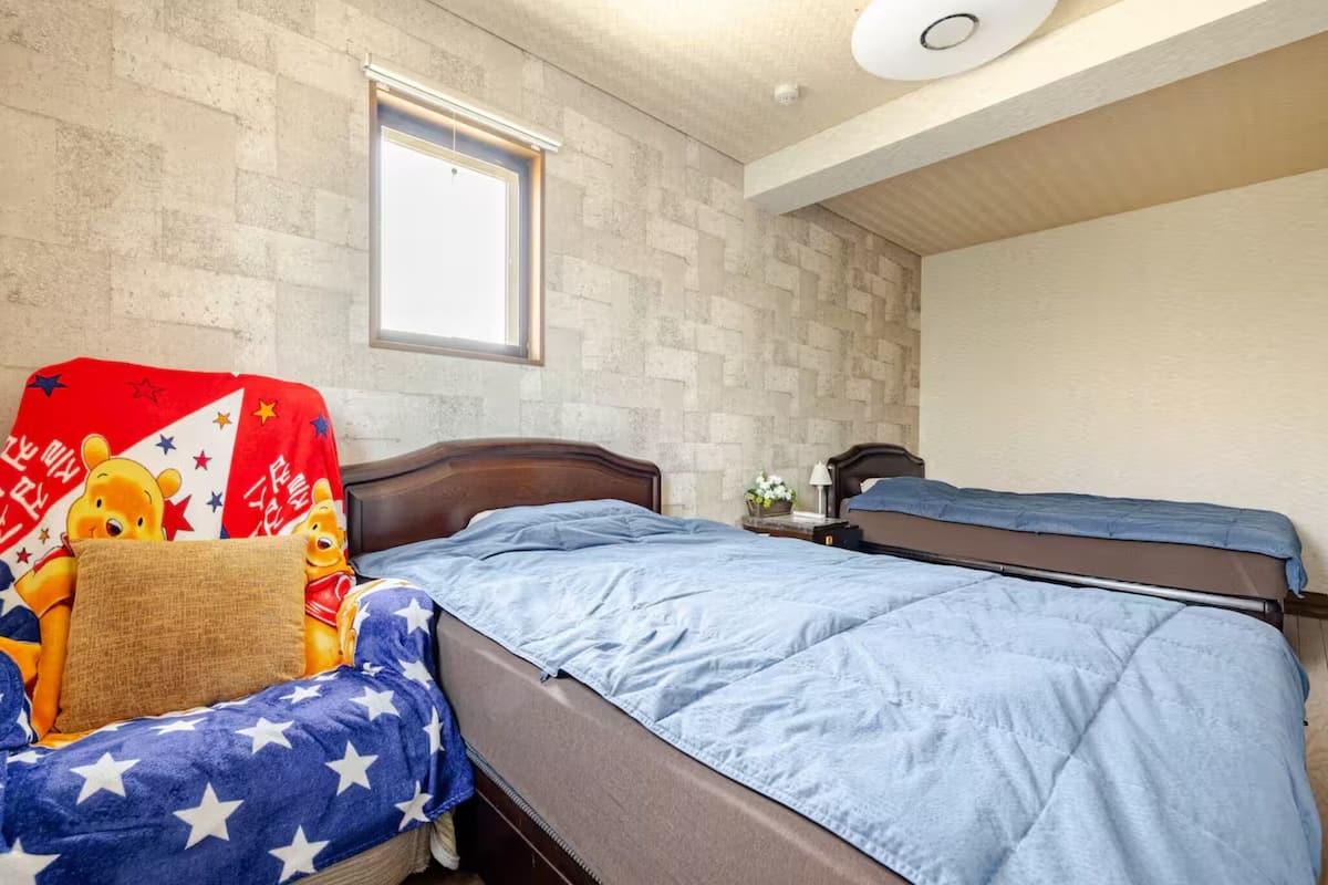 Suite Superior, várias camas, varanda | Cofre no quarto, com decoração personalizada
