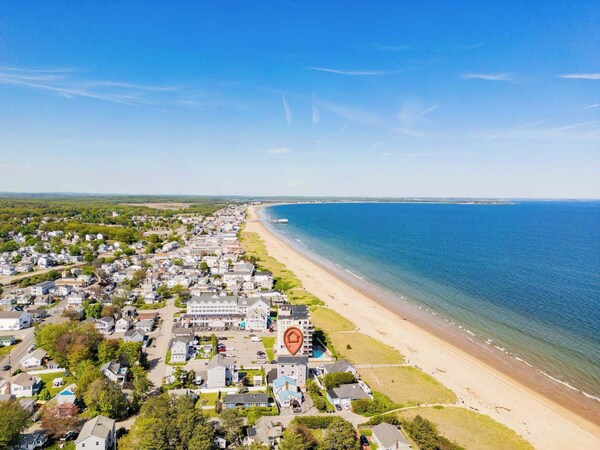 Oceanfront Home - Beach Access - Deck + Ping Pong - Orient Express, Old Orchard Beach