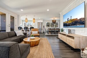 Casa, várias camas, pátio, vista para o jardim (Ocean Ridge) | Sala de estar | Televisor de ecrã plano de 42 polegadas com canais digitais 