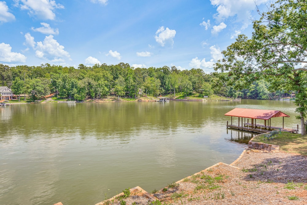 Boat, Fish, Relax: Lake Russell Retreat W/ Dock - Lake Secession, SC