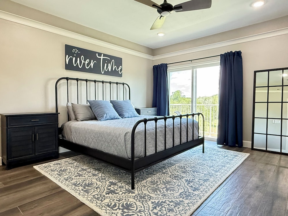 NEW Penthouse on the River-4 BR Corner Condo with Iconic Gruene Tower ...