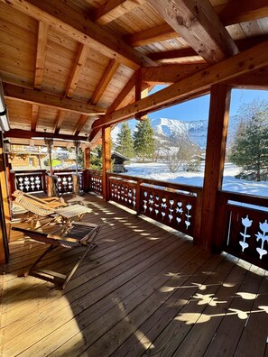 Beautiful Nirvana south-facing chalet facing cote 2000 ski in side high ...