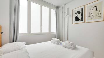 Apartamento | 2 quartos, secretária adequada para computadores portáteis