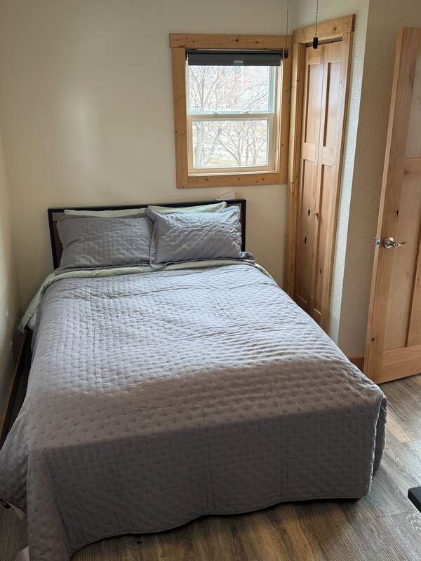 Mill Street Upper Apartment - Munising, MI