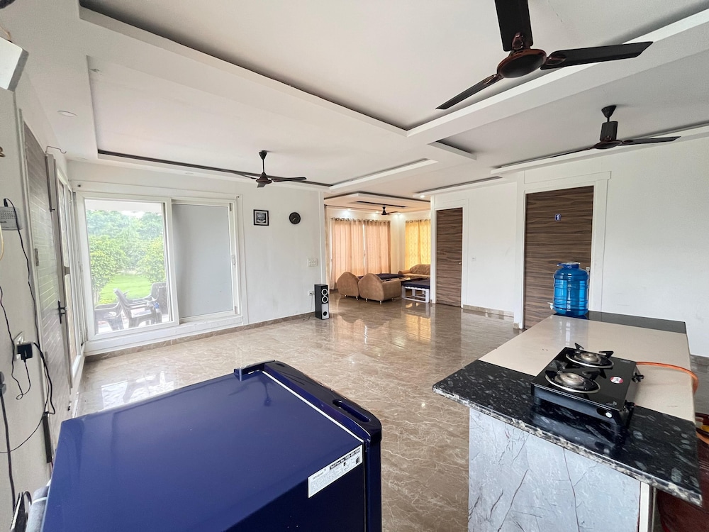 Gobravo 16 3bhk Farm With Pool & Lawn Sec150 Noida - 