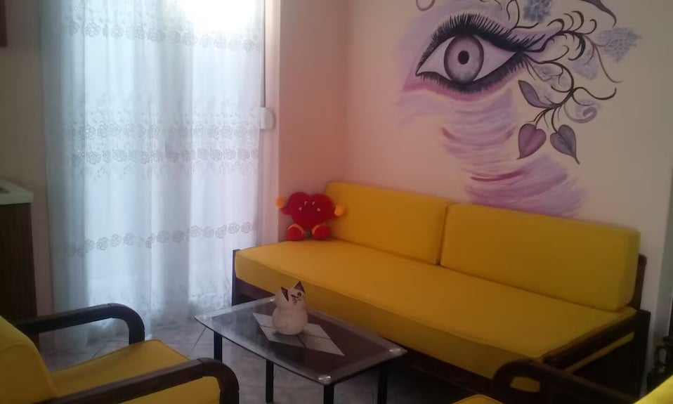 Penthouse On The 4th Floor With Huge Balcony! 10 Min Away From Metro. - Salónica