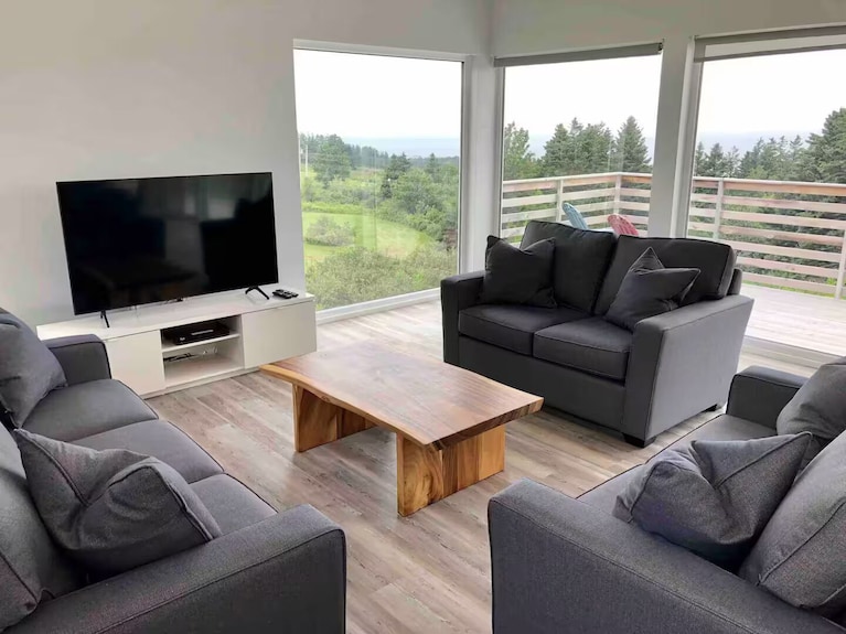 Banks Rd Modern Oceanside Oasis - Inverness Beach