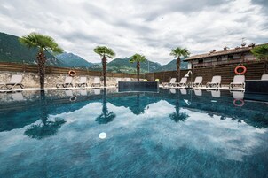 Piscina exterior sazonal 