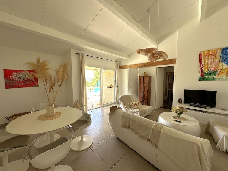 Air-conditioned Mazet For 4 Guests With Shared Pool In La Londe-les-maures - Hyères
