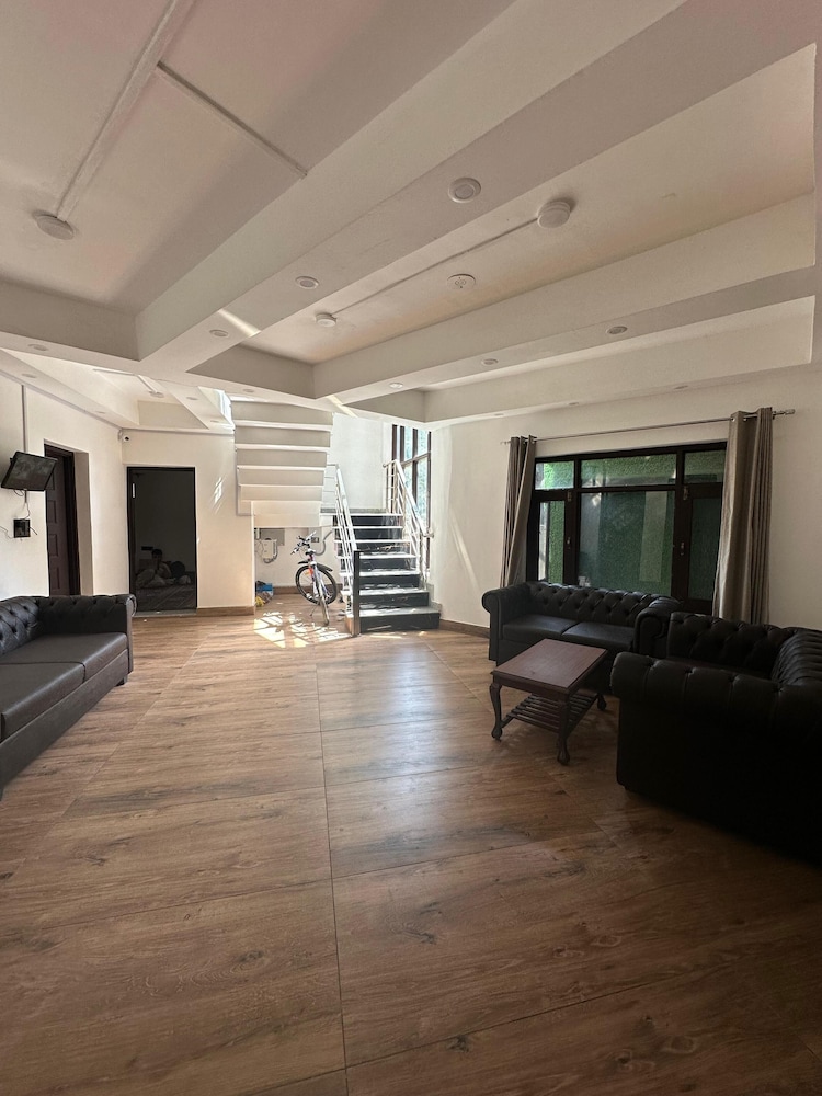 Lakeville - Srinagar