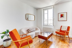 Apartamento Cidade, 2 quartos, não fumadores, Vista para a cidade | Sala de estar